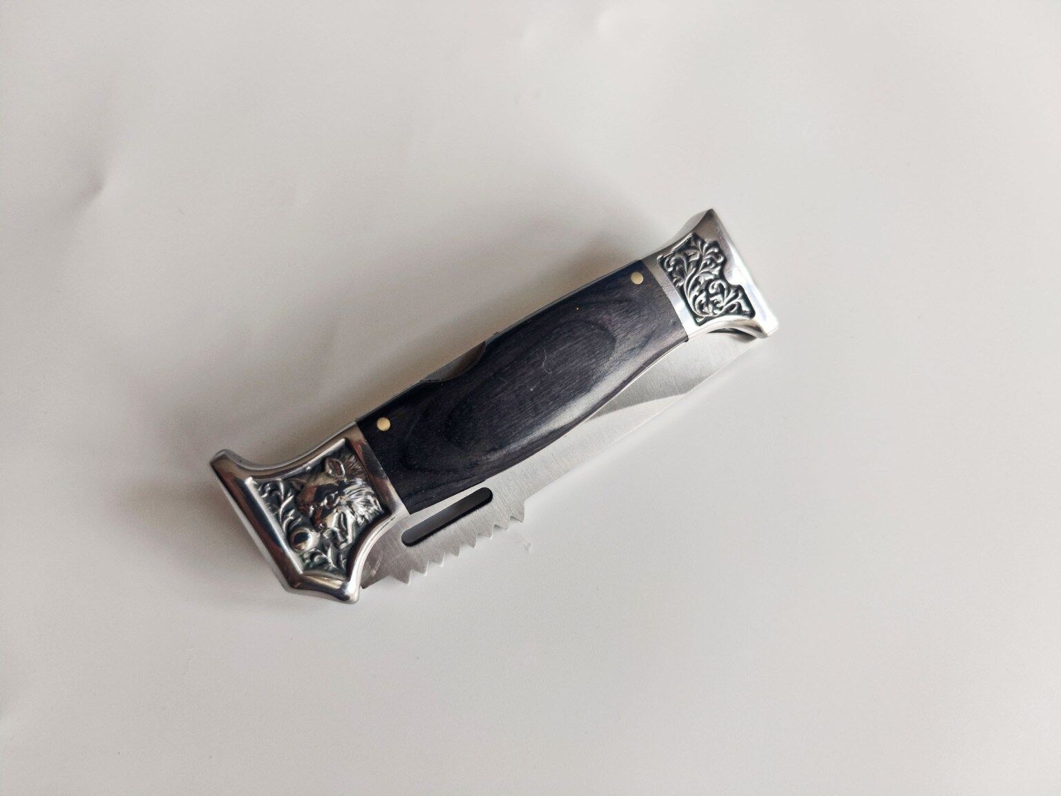 Pocket Knife Wolf Handle DCADV-007 | Di'Casteel