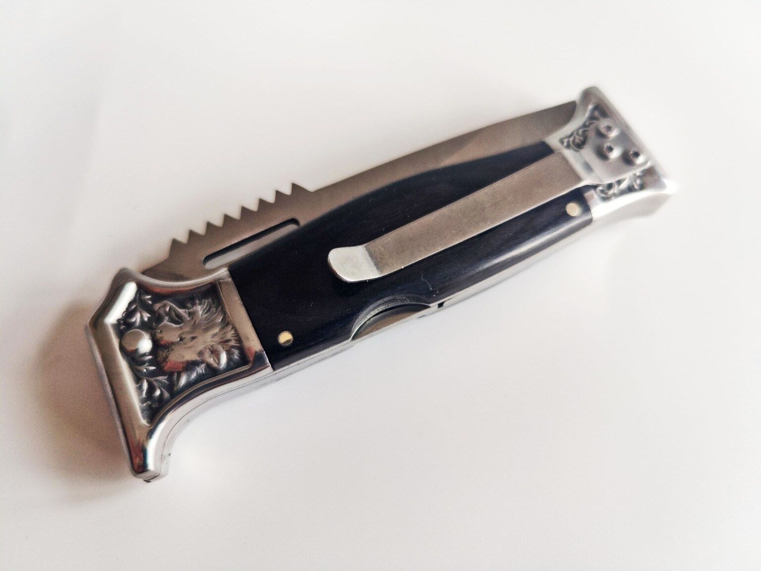 Pocket Knife Wolf Handle DCADV-007 | Di'Casteel
