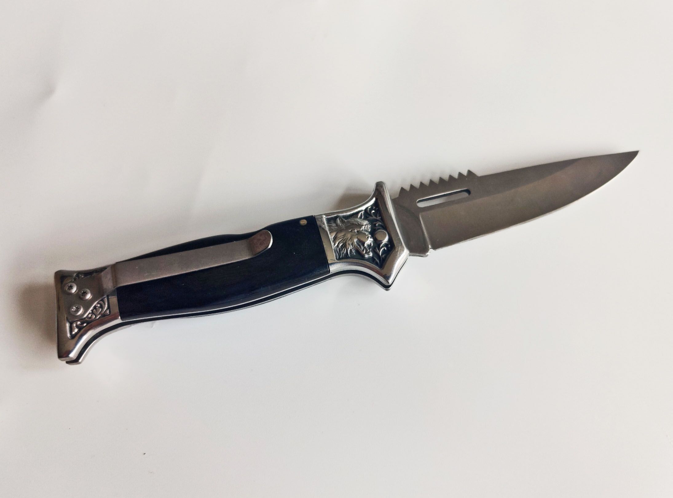 Pocket Knife Wolf Handle DCADV-007 | Di'Casteel